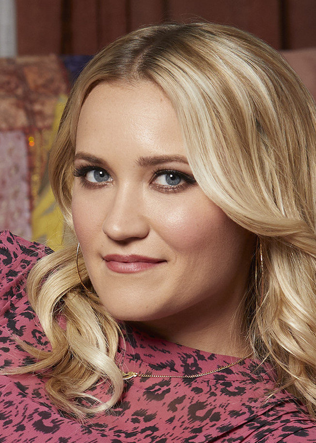Emily Osment To Og En Halv Menn Screencaps